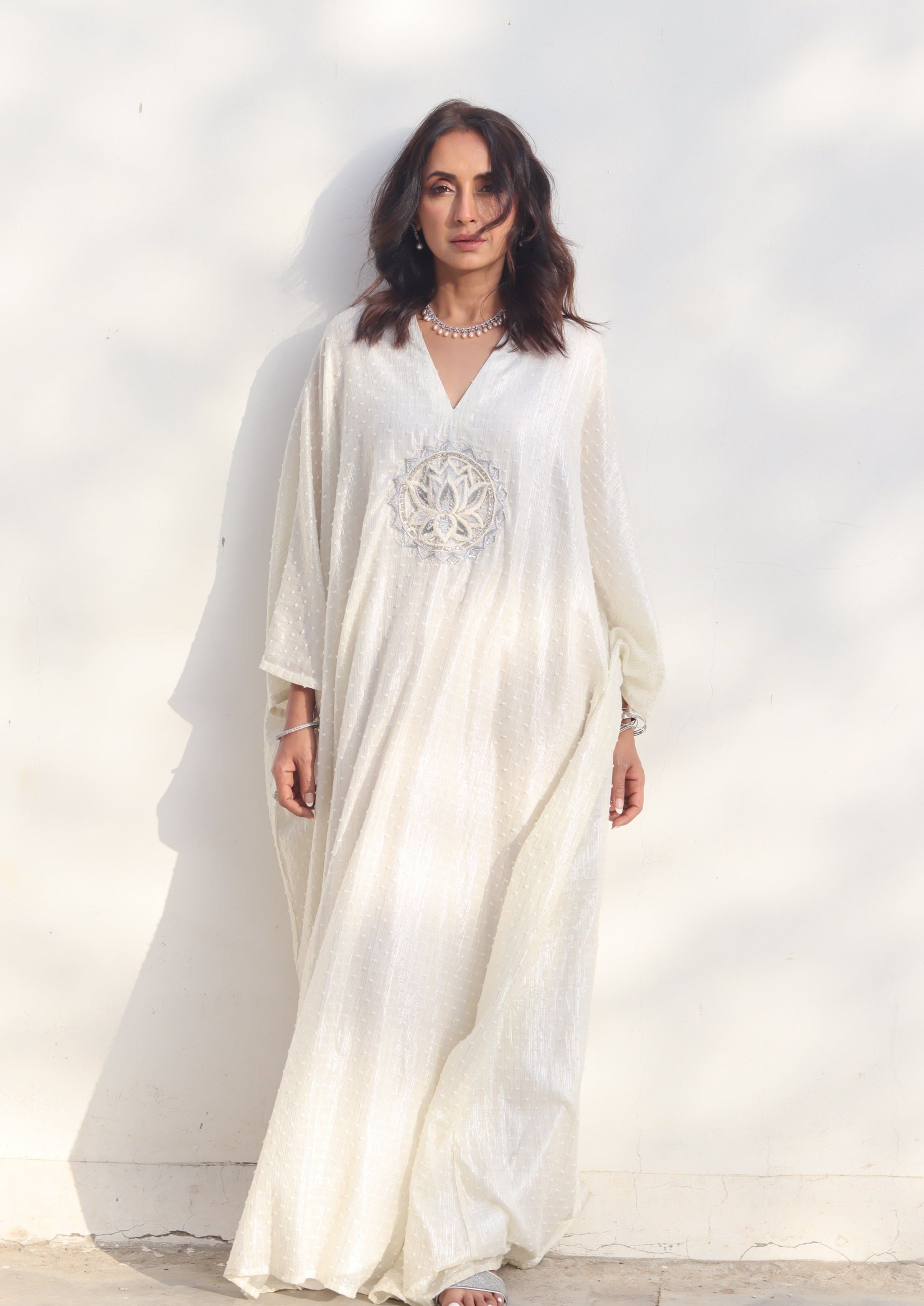 White lotus kaftan – Arizai by Atiya